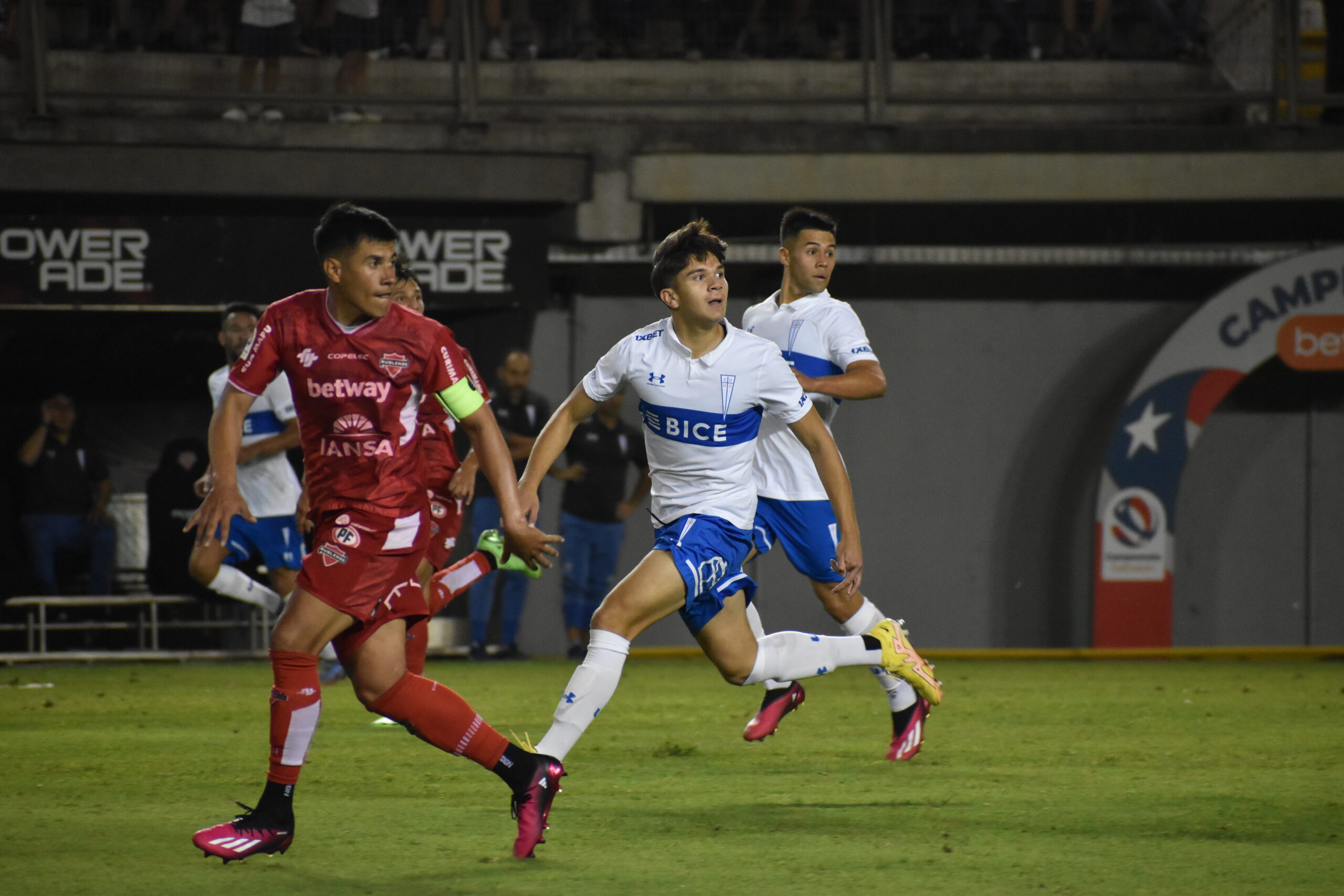 Los jugadores más jóvenes en debutar con los Cruzados en Campeonato ...