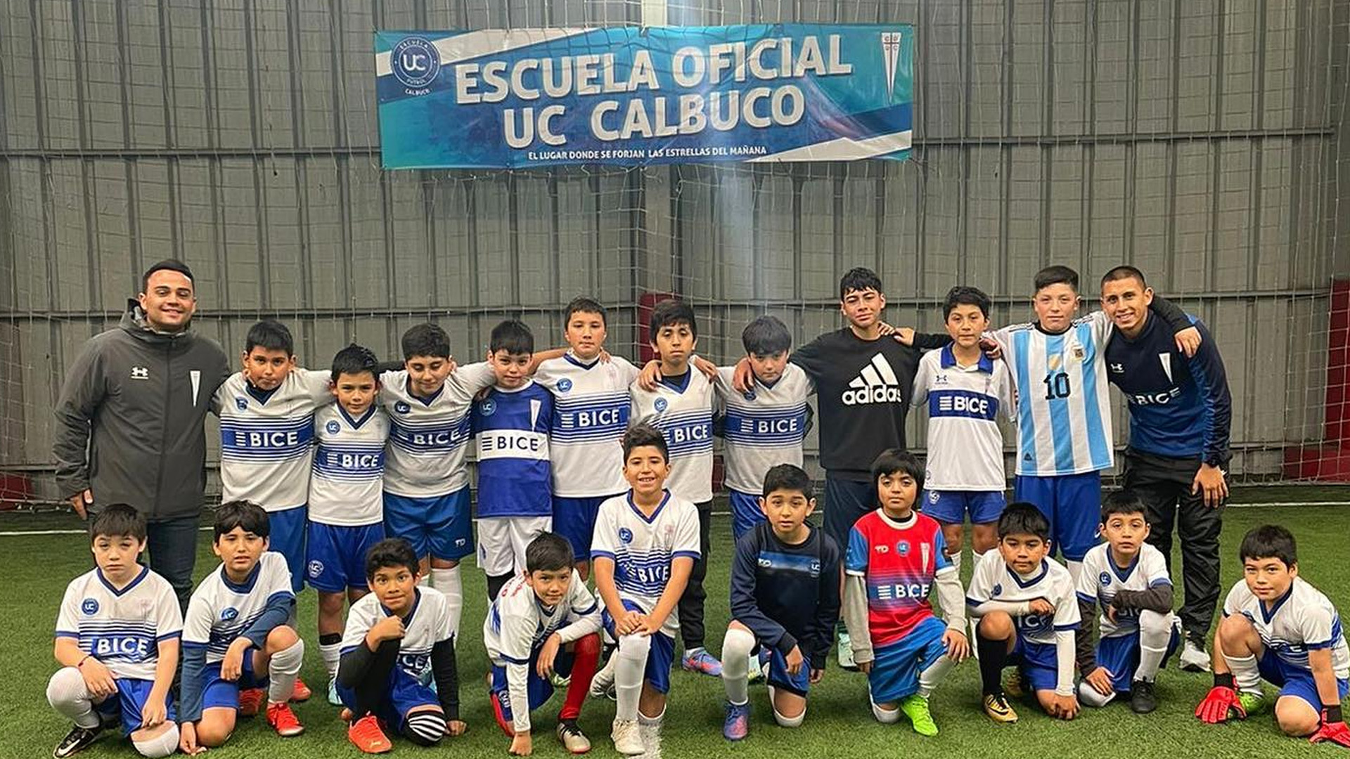 Calbuco extiende al sur la red de Escuelas de Fútbol UC de la mano de ...