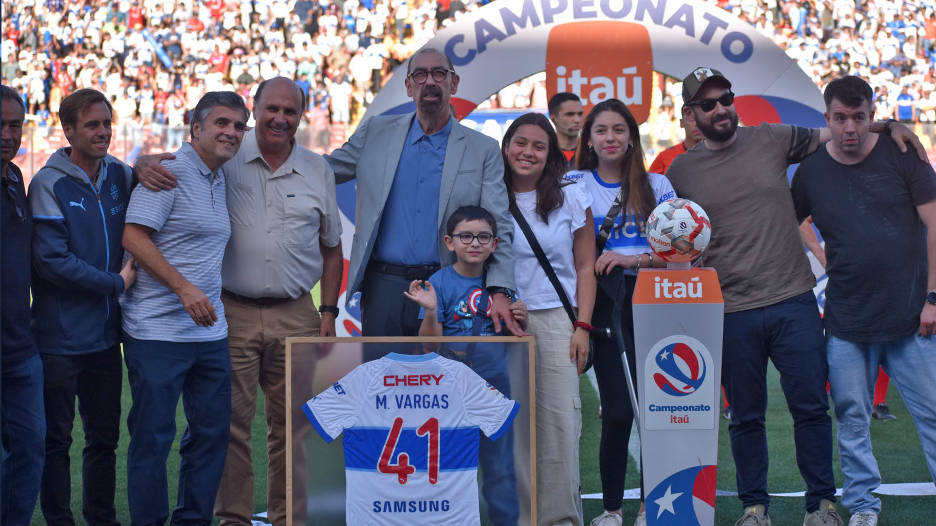 Un merecido reconocimiento en cancha para Marcelo Vargas - Cruzados