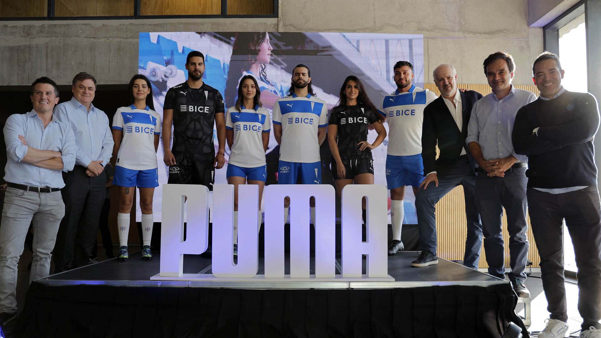 PUMA y Universidad Católica presentan la nueva camiseta oficial para la temporada 2025 - Cruzados
